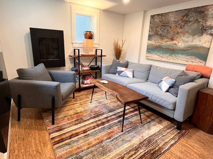 Kitsilano 2-bdrm Basement Suite - Vancouver
