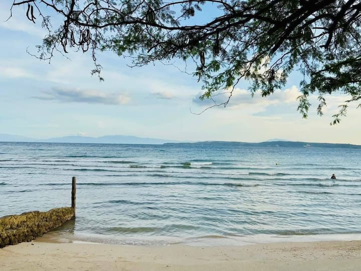 Beach Walk Duplex I For 20pax - Calatagan