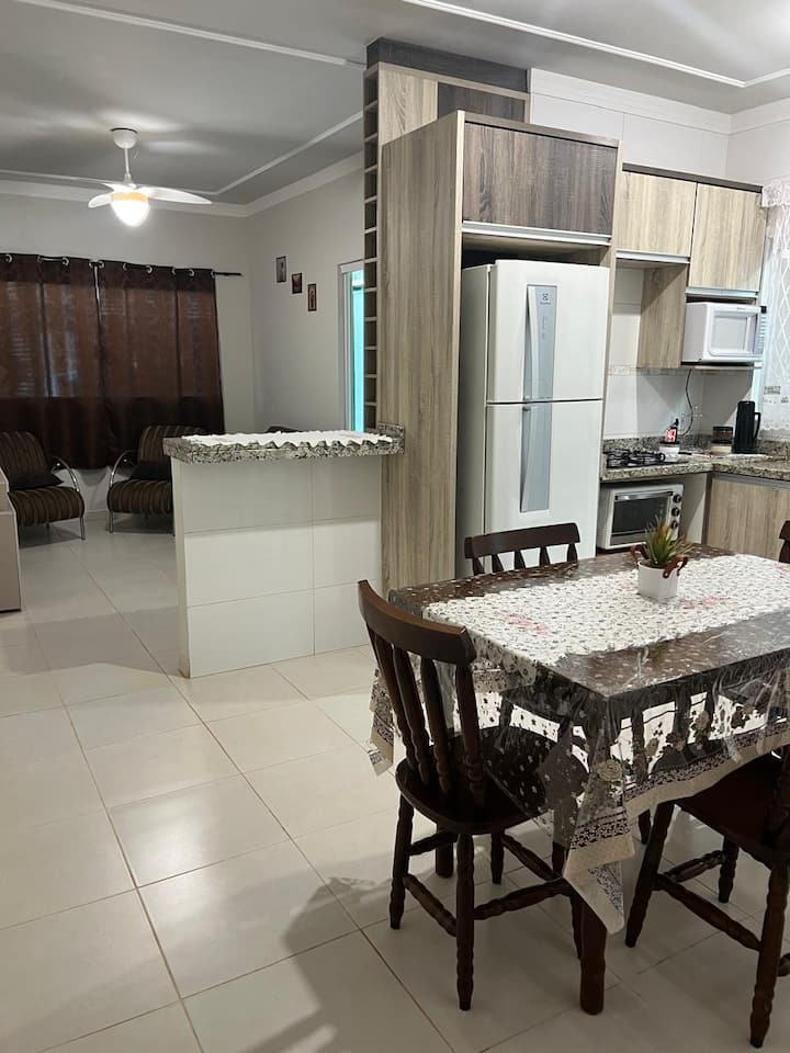 Casa Funcional Ar Condicionado E Churrasqueira - Maringá