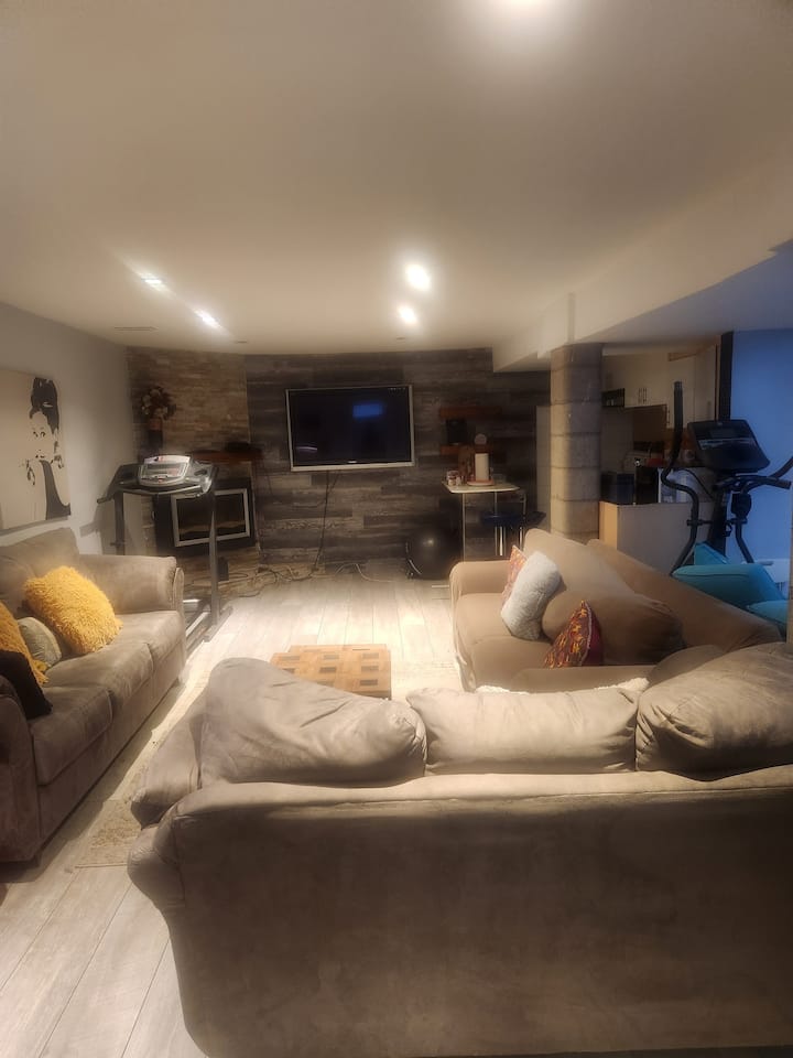 Cozy 2- Bedroom Basement! - Oakville