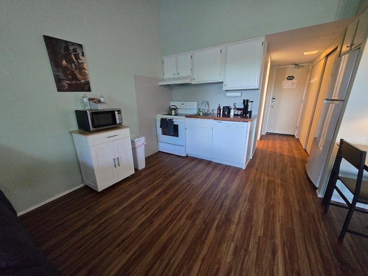 Cedar Lodge Condo Balcony And Full Kitchen - Laconia, NH