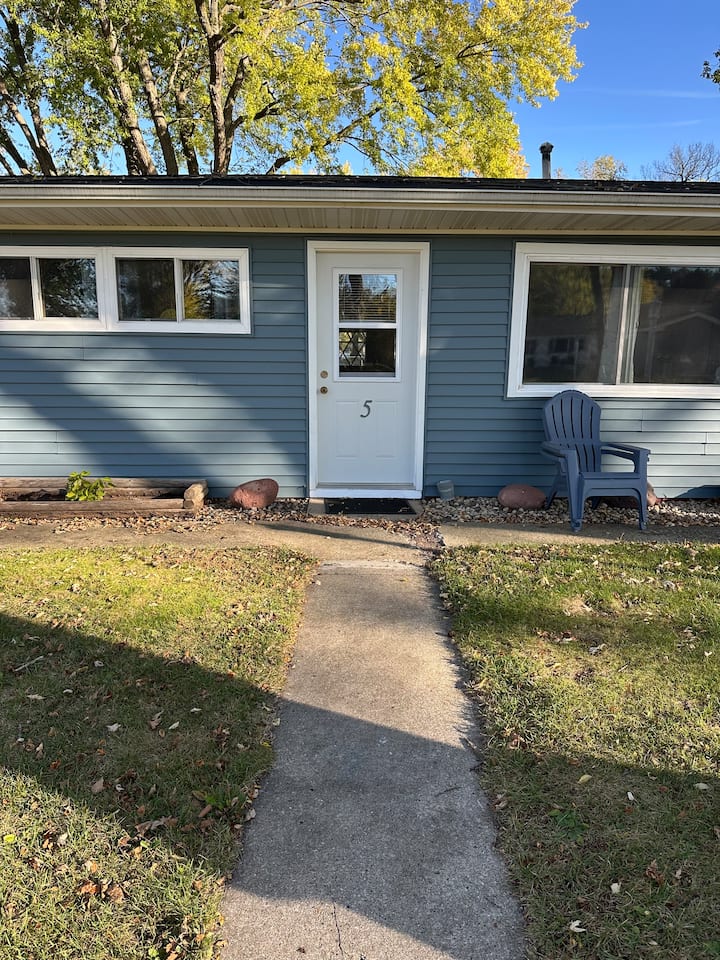 Cabin #5 Adjoined Cabin (2 Night Minimum - Lodi, WI