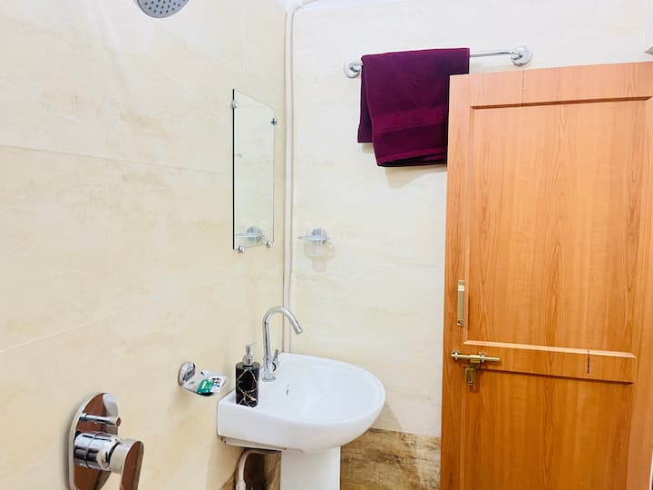 Archana Homestay - 3 Bedrooms - Ayodhya