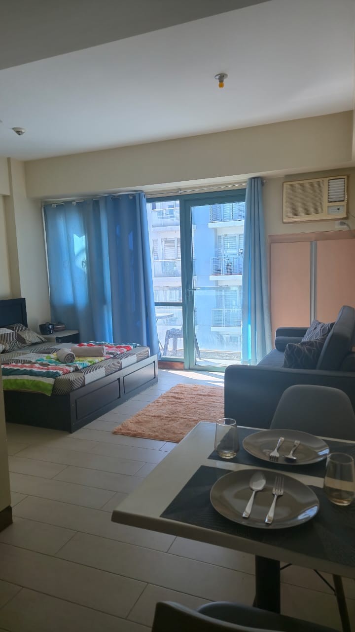 Cozy Studio Unit near NAIA T3 with Pool and Gym - Condominiums for Rent ...