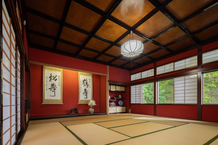 静かな日本の仏教寺院で宿泊。お参りや精進料理で寺院体験。貸切広々6人。金沢や白川郷にもアクセス。 - 小松市