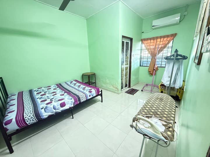 Homestay Along Sri Lalang Kluang - Ayer Hitam