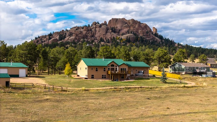 New! Mountain Views, Hot Tub, Game Room, Sleeps 12 - Colorado