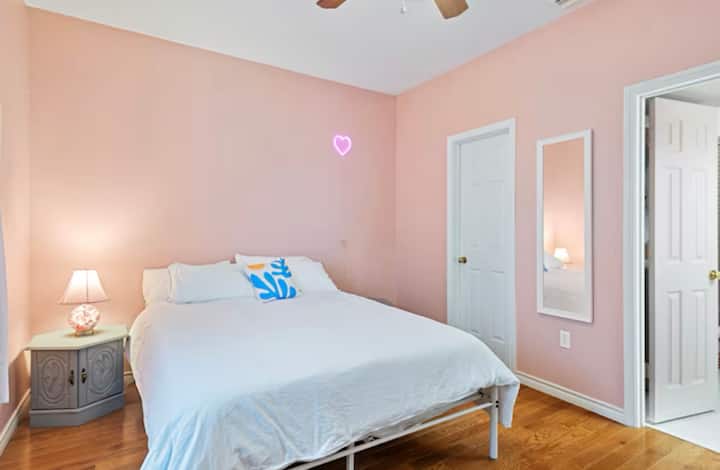 Private Room Private Bath Minutes From Downtown - Austin, TX