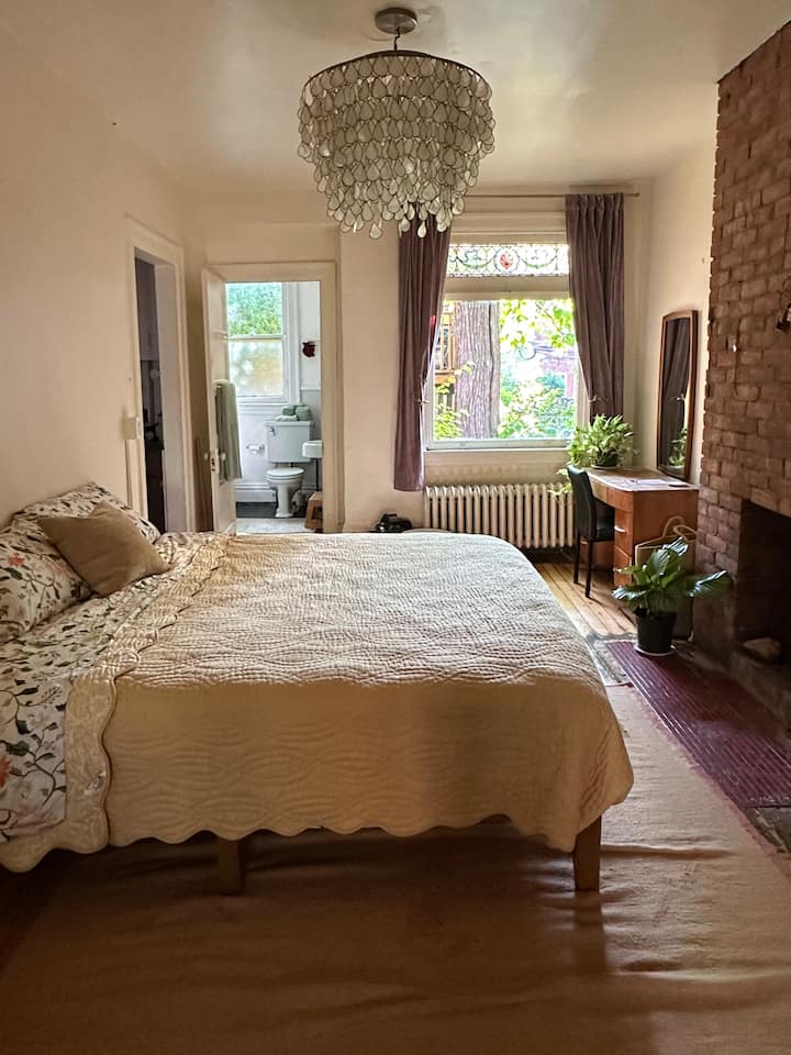 A Home In The Heart Of Shadyside - University of Pittsburgh, Pittsburgh