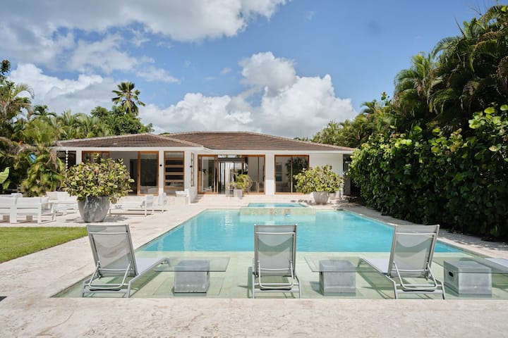 Mr • Oasis | Steps From The Minitas Beach | Cdc - La Romana