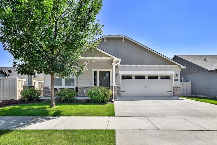 Single Floor Modern & Cozy Home - Meridian, ID