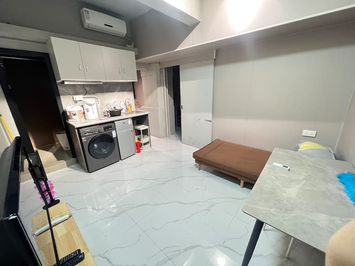 九龍東400呎2個房1個廳三張床特色裝修 乾淨現代 適合年輕人 近海 - Hong Kong