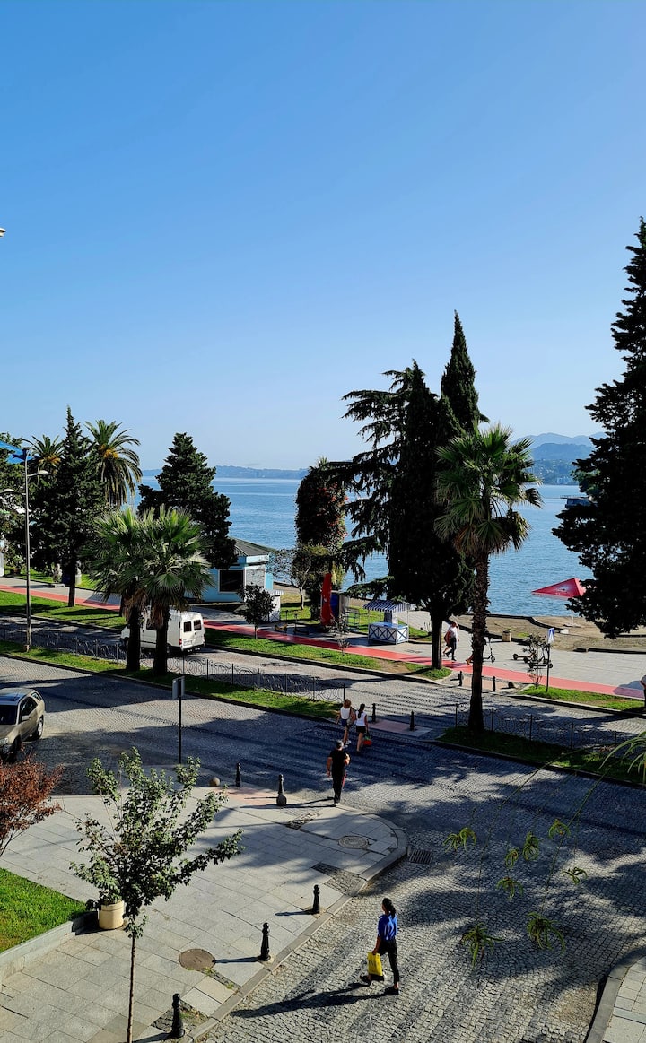 Charming Apartment In Old Batumi - Batumi