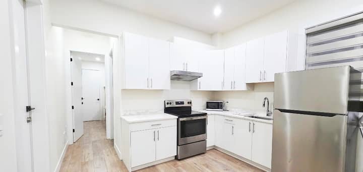 Private Suite In Surrey Center - Surrey
