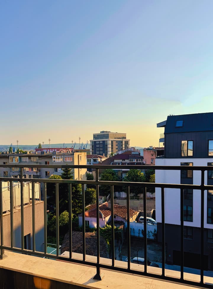 Harbour Top-view Terrace 2-bdr Central Apt. - Varna