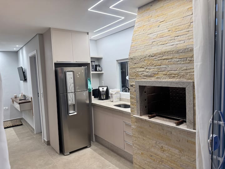 Casa Moderna Com Cozinha E Churrasqueira Integrada - Itapoá