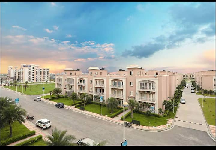 Peaceful Stay Near Premanandji - Vrindavan