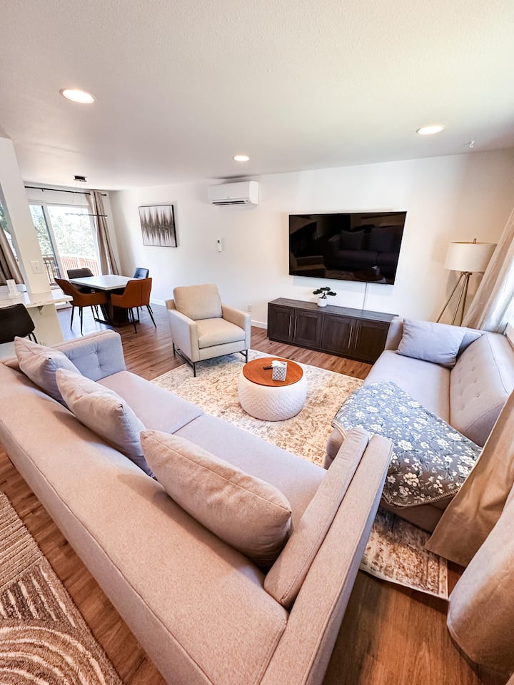 Lynnwood 5 Bed 3 Bath Large Home - Lynnwood, WA