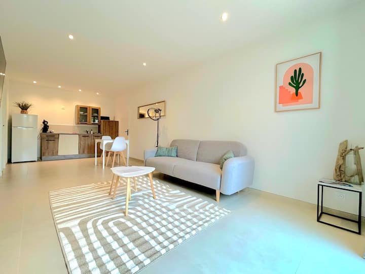 Charmant T2 Au Coeur D'aigues-mortes Calme&confort - Plage de Port Camargue