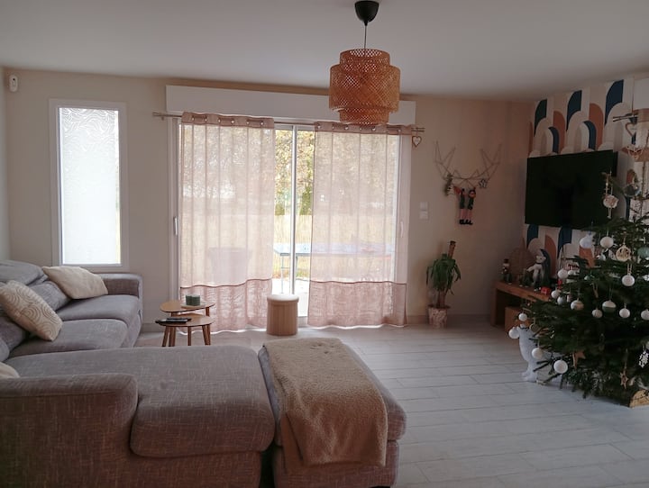 Maison Avec Piscine Chauffée - Hostens