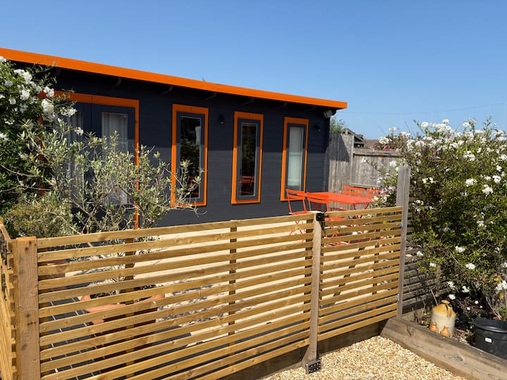 Wayfarers-coastal Cabin By The Sea In Whitstable. - Whitstable