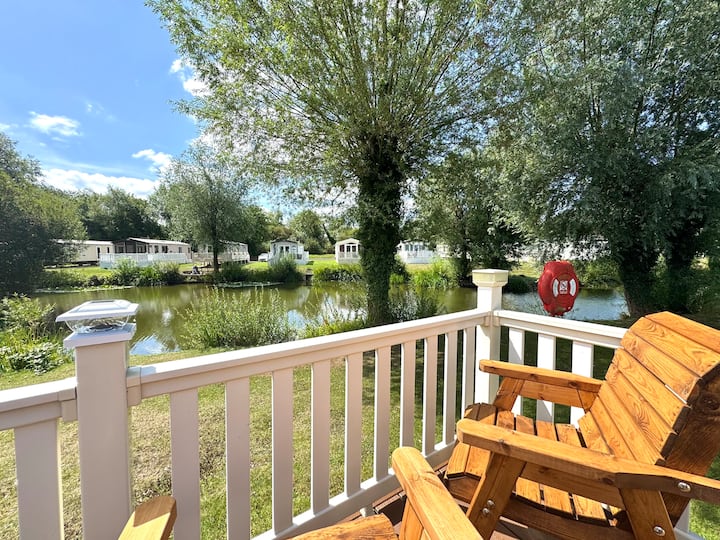 Little Cotswold Escape - Hoburne Passes Included - South Cerney