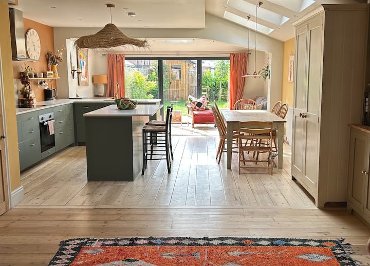 Stunning, Spacious Family Home. - Frome