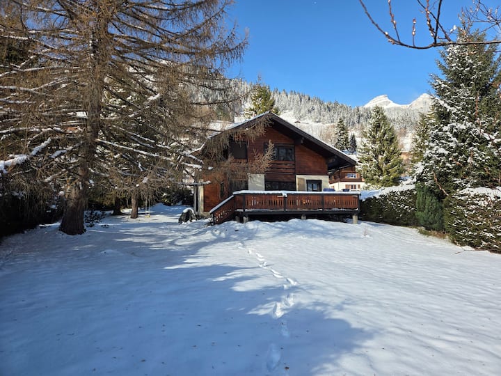 Chalet Au Charme Désuet De 1970. - Leysin