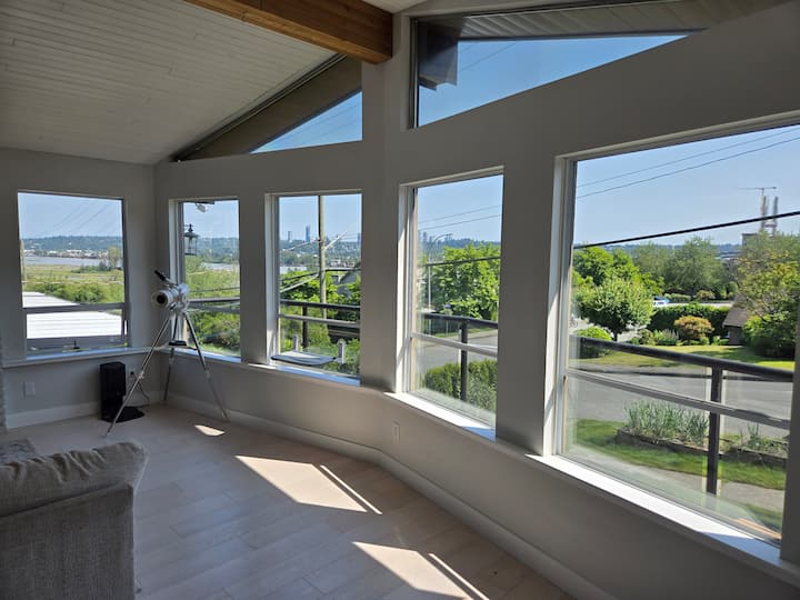 Modern House With Epic Views & Hot Tub -