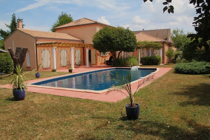 Villa De 2 à 8 Personnes, 4 Chambres Avec Piscine - Souillac