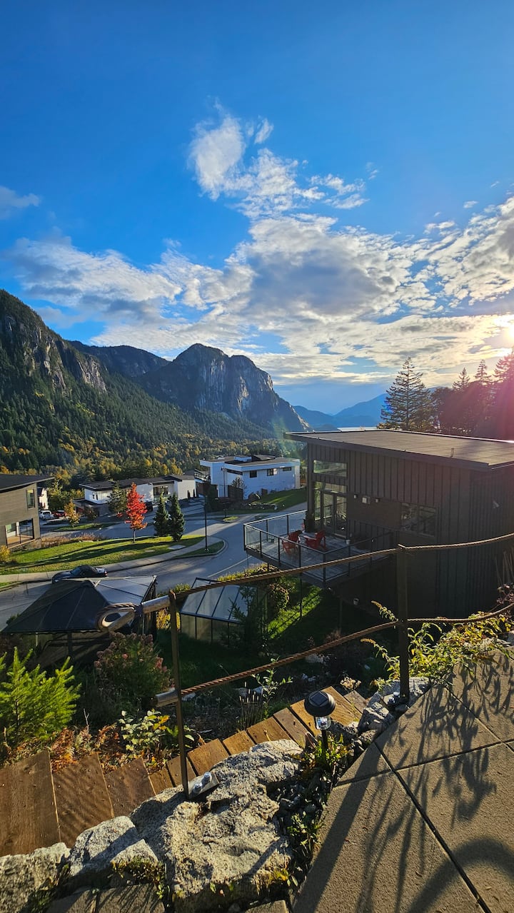 Room With A View
Of The Squamish Chief - Squamish