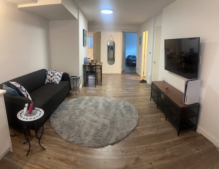Cozy, Newly Renovated, Private Suite - Vancouver