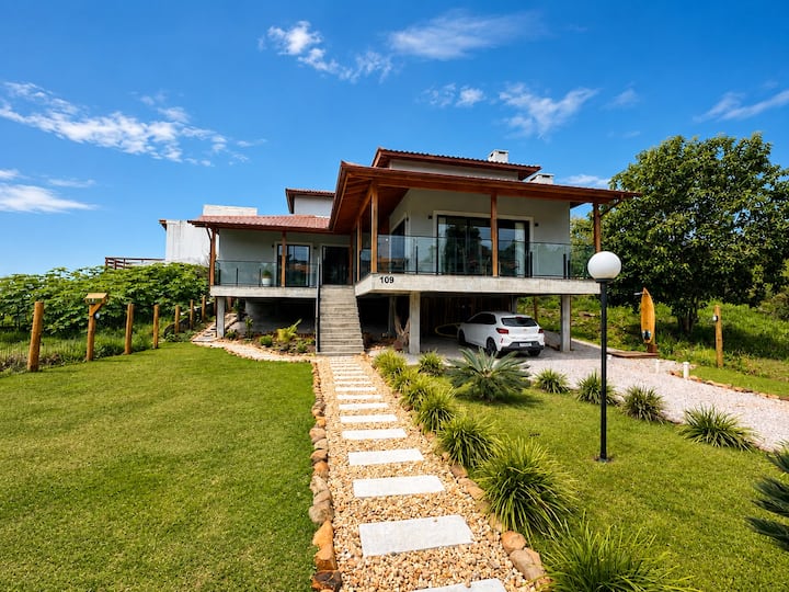 Linda Casa Em Garopaba
Quintal Cercado Privativo - Garopaba