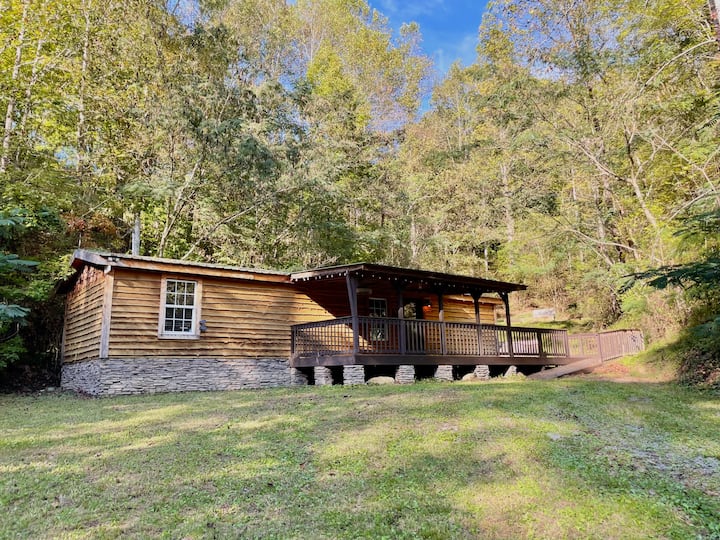 Gatlin’s Getaway: Secluded, Easy Roads, Near Attr. - Gatlinburg, TN