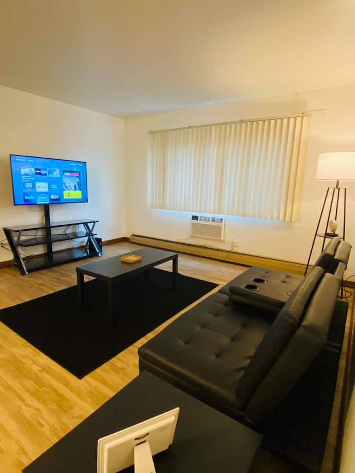 Entire Place 1 Bedroom Apartment - Rockford, IL