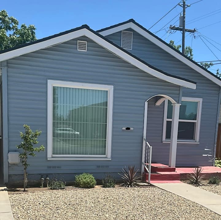 Madera Home Cozyretreat Sleeps 5 - Madera, CA