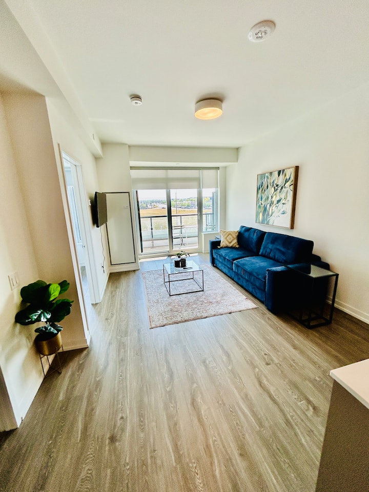 Trendy 1 Bed Room Apartment | Erin Mills - 미시소거