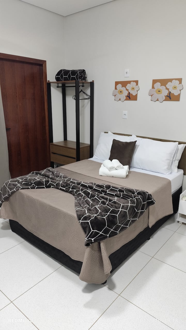 Apto Novo, Climatizado Próximo Ao Centro, Completo - Montes Claros