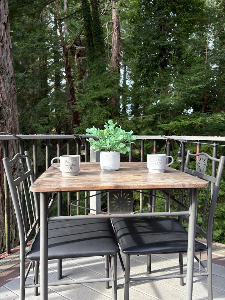 Peaceful Forest Hideaway - Eureka, CA