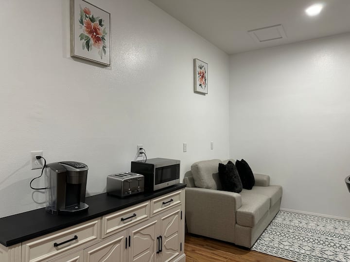 One Bedroom Suite In Eastvale - Jurupa Valley, CA