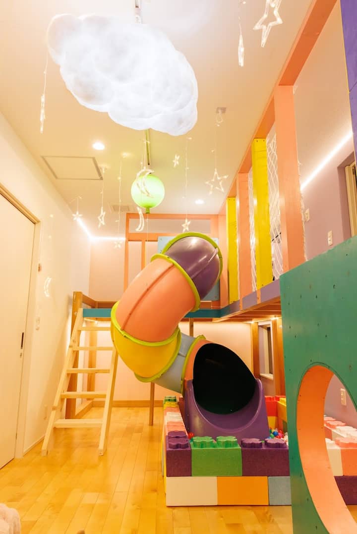 子連れ旅行に最強/室内滑り台＆遊び放題キッズ空間/カラオケ,Bbq可の貸切一軒家/最大10名 - 善通寺市