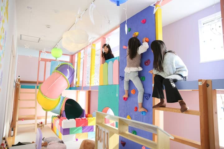 子どもが帰りたがらない｜三世代旅行できる宿｜室内遊具｜庭Bbq｜琴平駅3分｜スーパーホスト運営 - 善通寺市