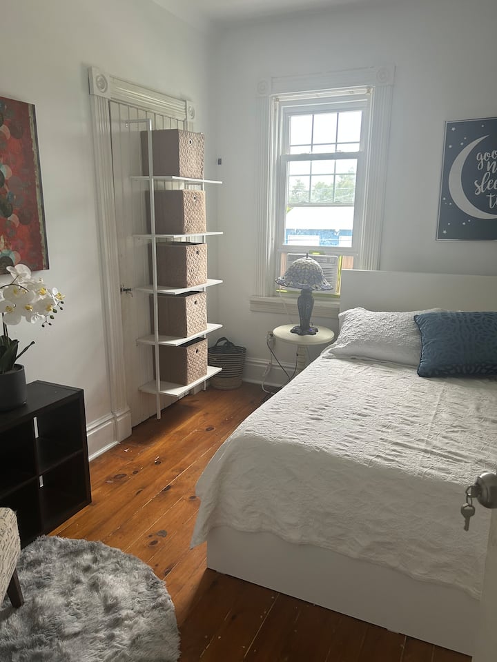Richler Room, Dreamers Farmhouse - Sauble Beach