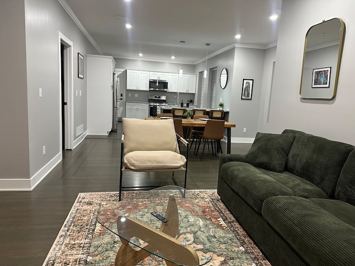 Gordon Sq! Newly Remodeled 6/2025! Off St Parking! - Cleveland