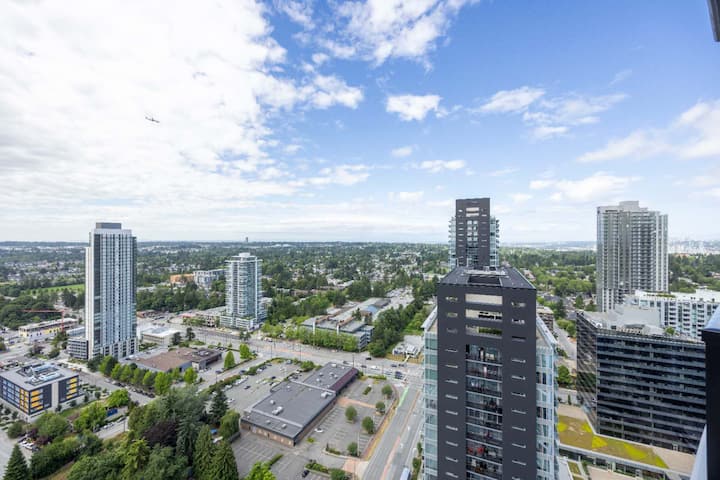 Best Living In Surrey Centre - サレー