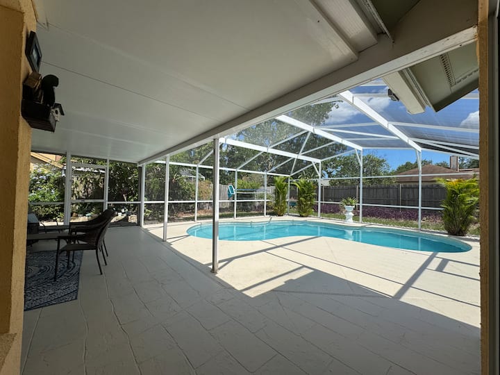 Conveniently Located Cozy Home - Ocoee, FL