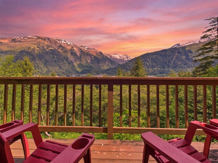 Scenic 3br Retreat W/ Ocean & Mountain Views - Juneau, AK