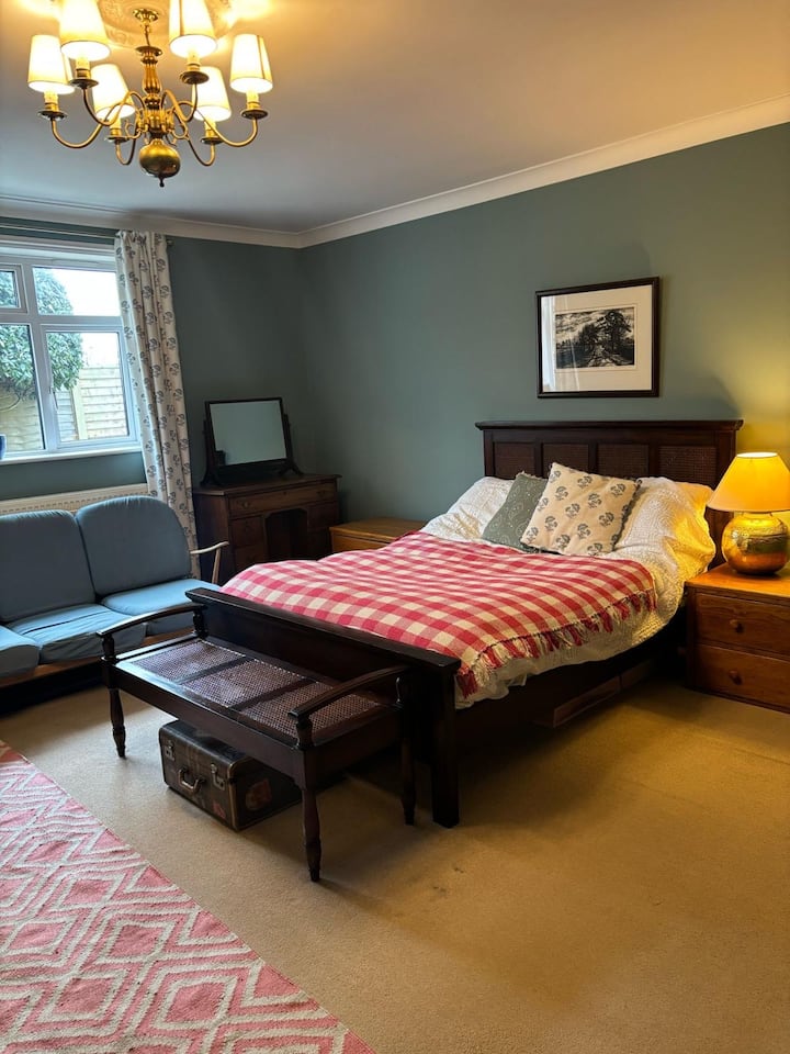Large Double Room - Own Entrance - Emsworth