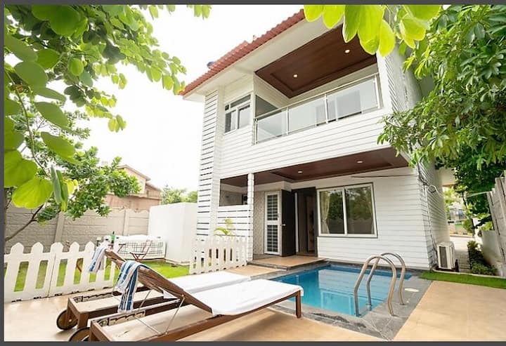 Luxury Villa With Private Pool - Karjat