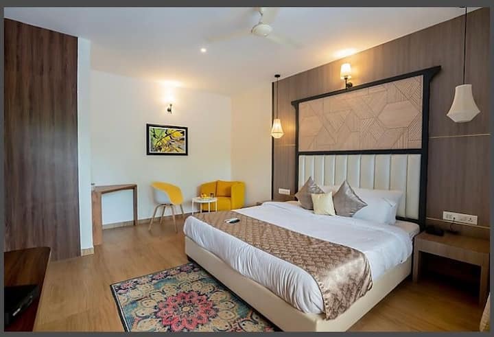 Luxury Villa With Private Pool - Karjat